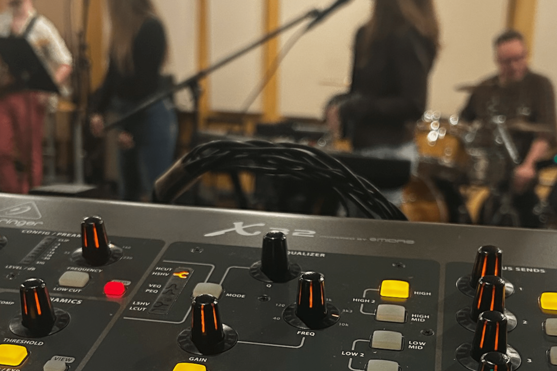 How Much Does It Cost to Record an Album: A Comprehensive Guide